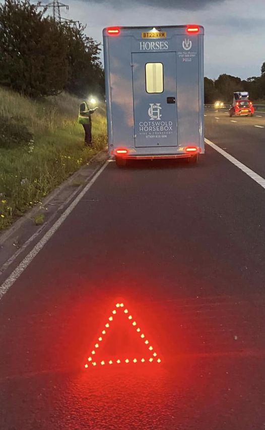 BriteAngle LED super bright flashing warning triangle. – Rider Eye